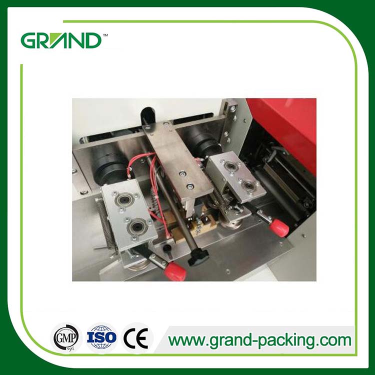 Face mask flow packing machine - Buy Product on Hunan Grand Packaging ...